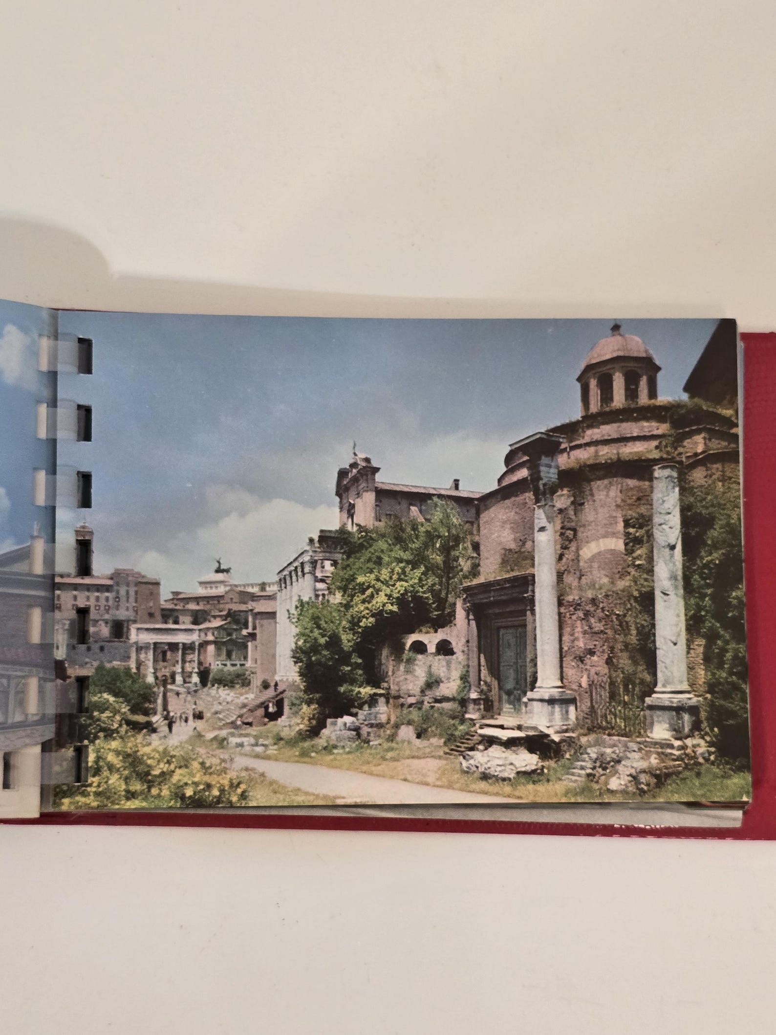ROME Past and Present - A Guide to the Monumental Center of Ancient ...