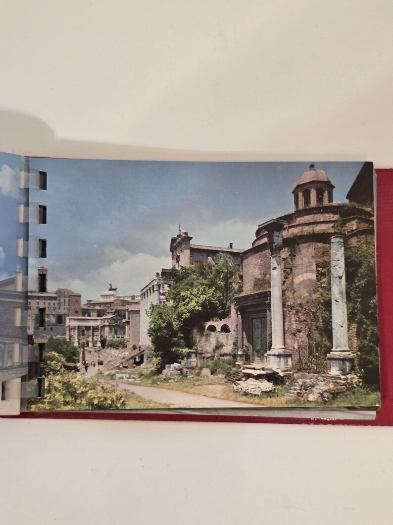 ROME Past and Present - A Guide to the Monumental Center of Ancient ...