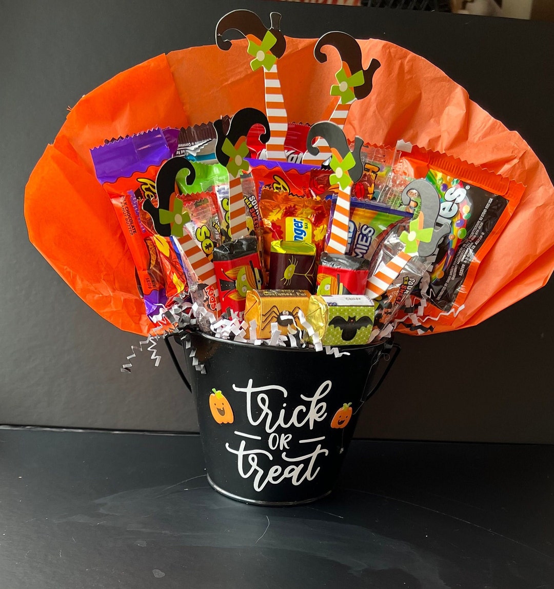 Halloween Candy Bouquet: Mini Trick or Treat Pail With Assorted Candies ...