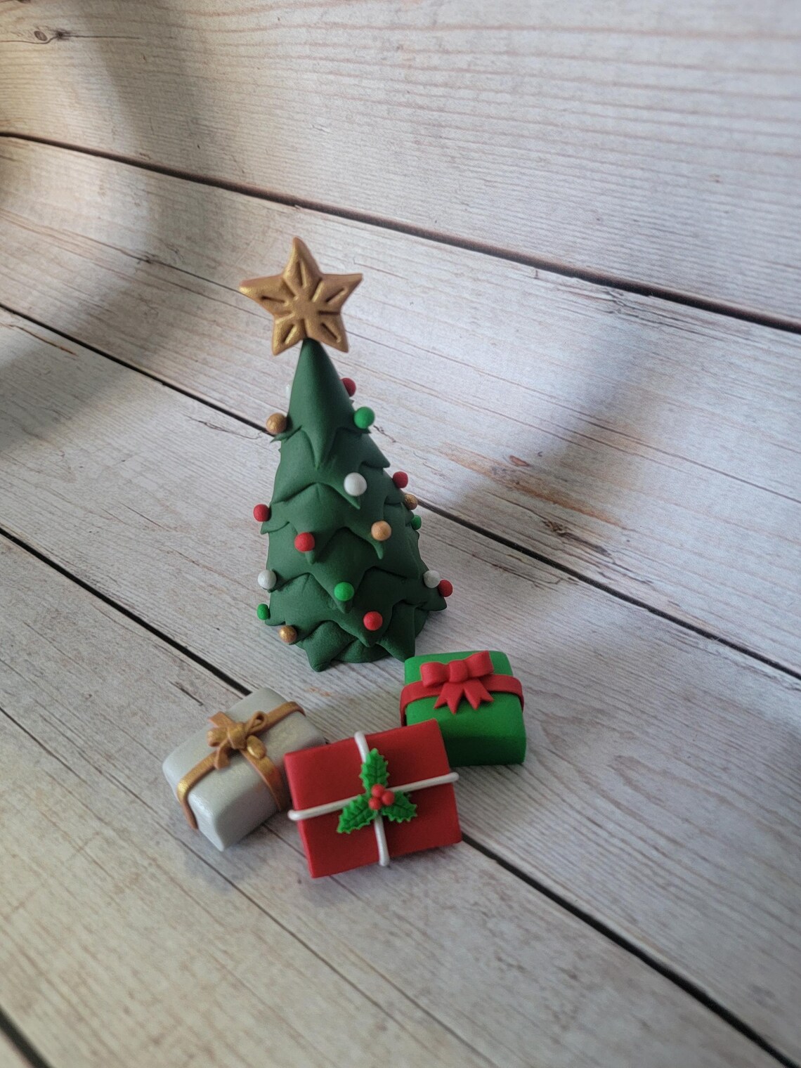 Fondant Christmas Tree Presents Cake Toppers - Red/greens - Fondant ...