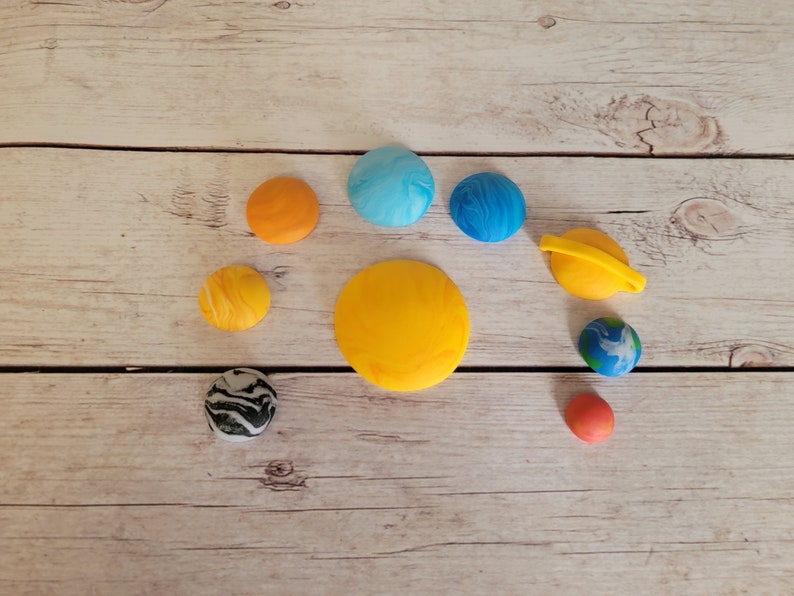 Fondant 2D Planets - Fondant Rocket - Fondant Astronaut Space Cake ...