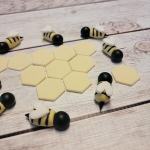 Fondant Bees and Honeycomb Cake Toppers - Bee Cake Topper - Fondant ...