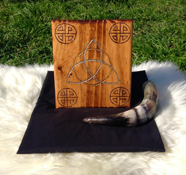 Shield Knot | Trinity Knot | Triquetra | Four Corners Knot | Wall Mount ...