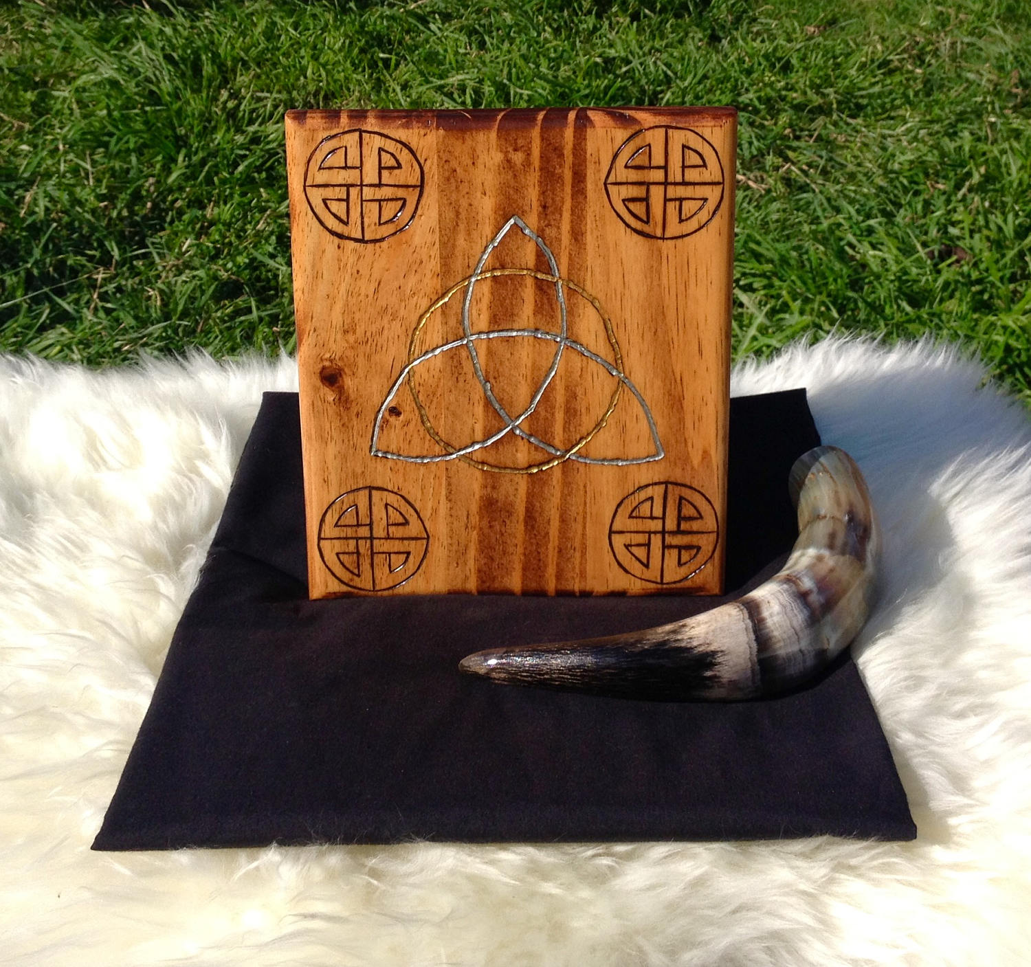 Shield Knot | Trinity Knot | Triquetra | Four Corners Knot | Wall Mount ...