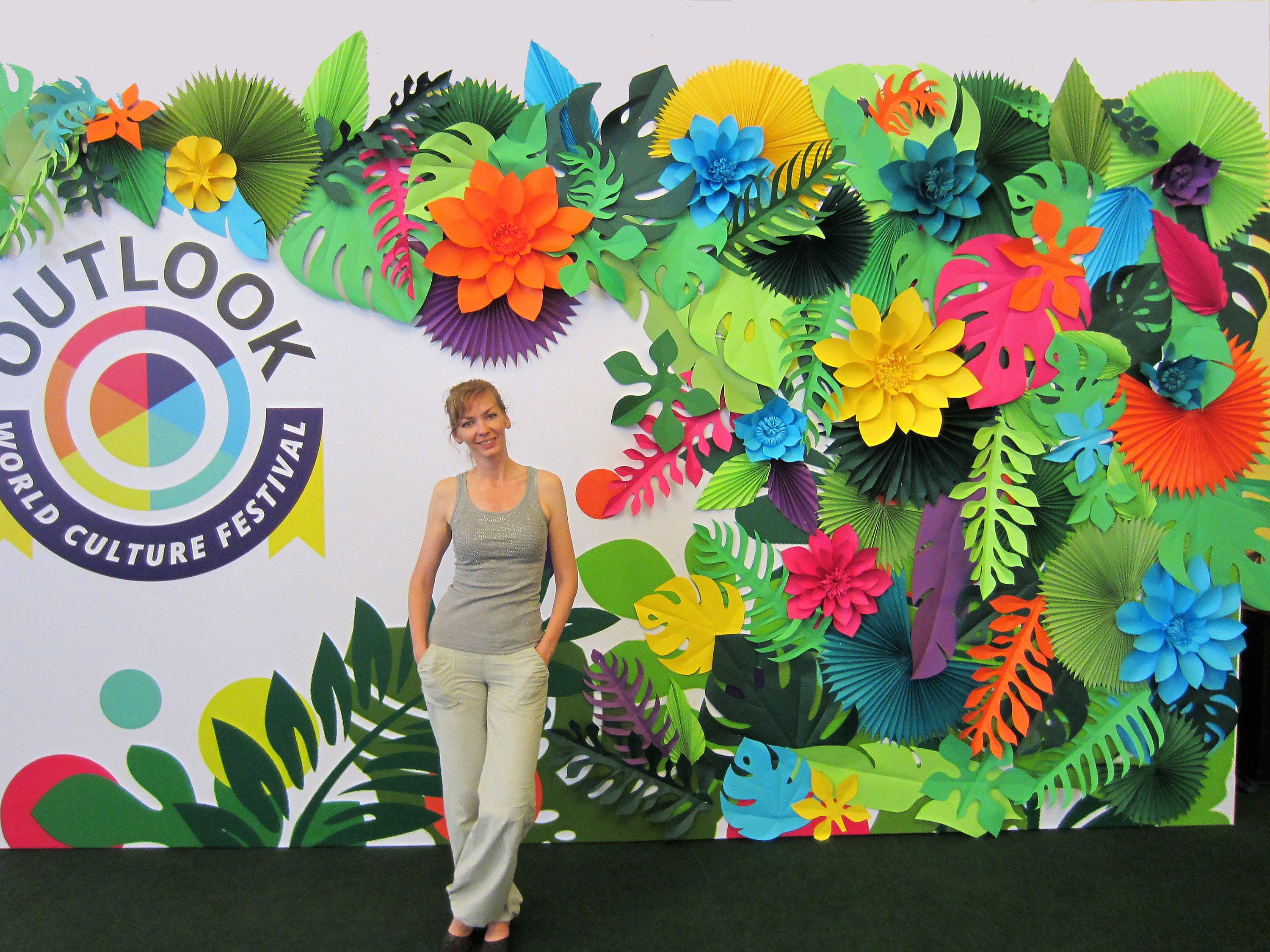 Tropical party decorations store