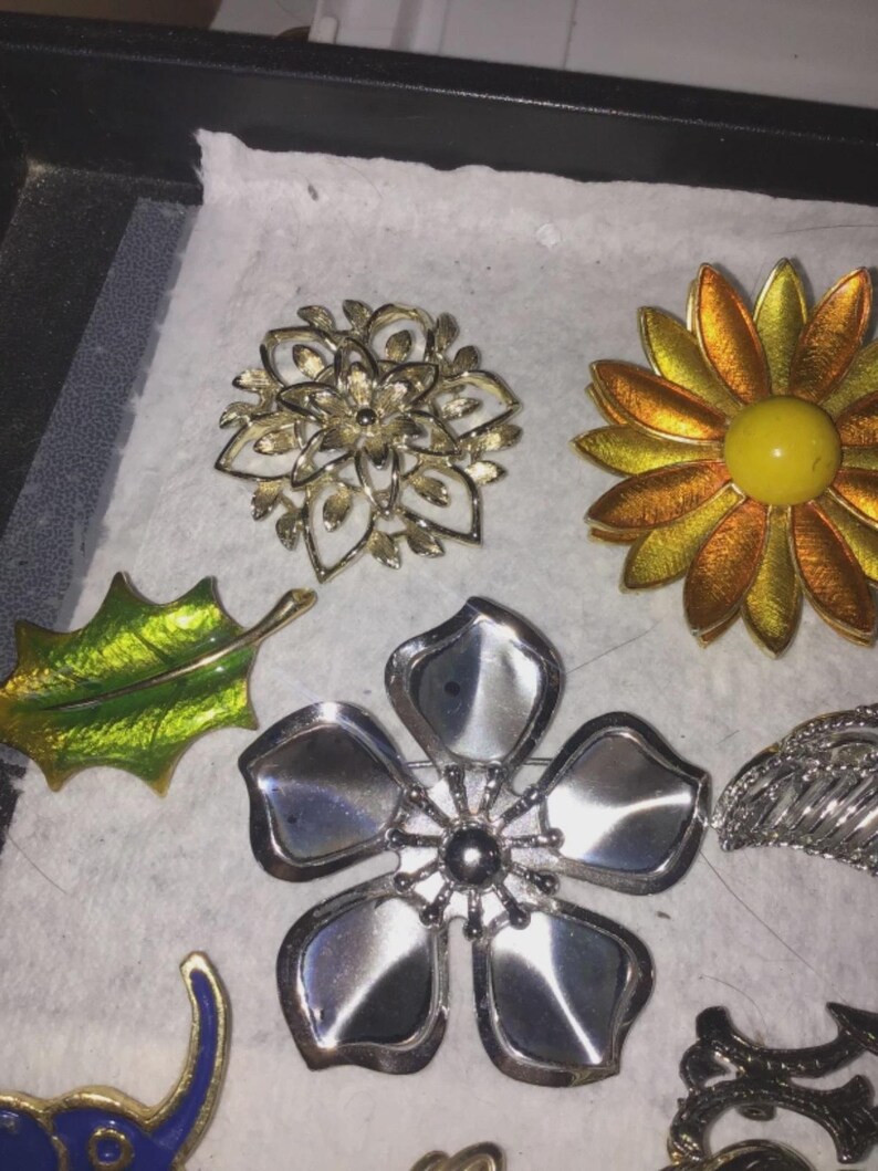SALE ! 25 Vintage Brooches - Pins - Lot - Signed - Jewelry - Estate - Etsy