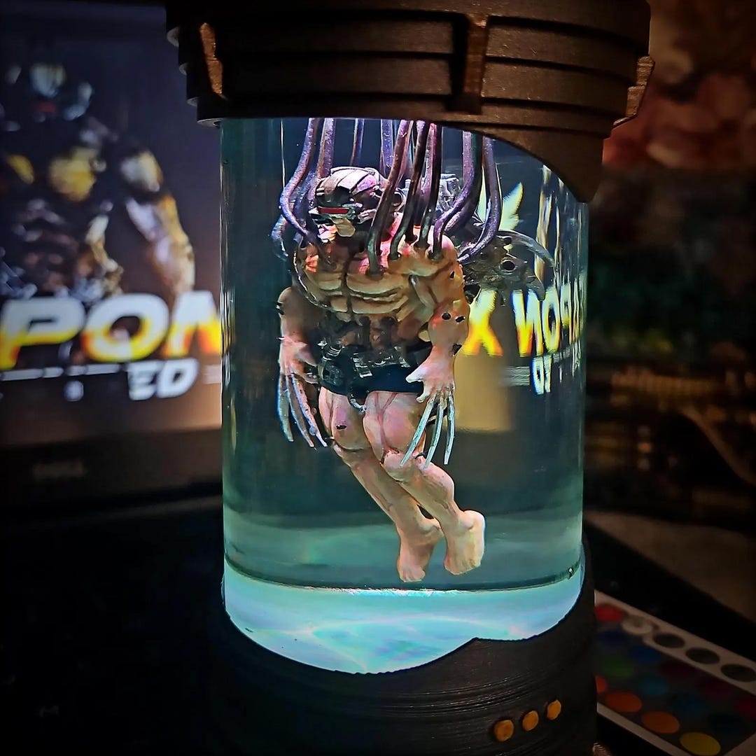 WOLVERINE Chamber Incubator, Hero Custom Resin Lamp, Creations Art ...