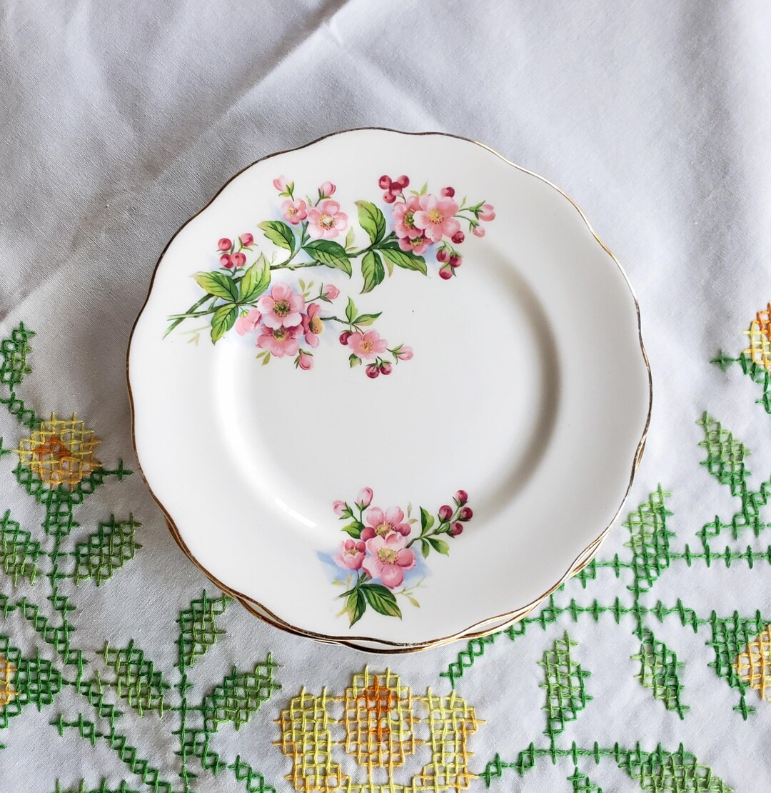 Royal Albert Evesham Dessert Plates: Set of 6, Gold Trim - Etsy