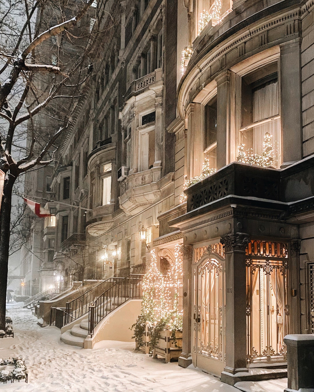 Snowstorm in New York City // NYC Upper East Side Holiday Christmas ...