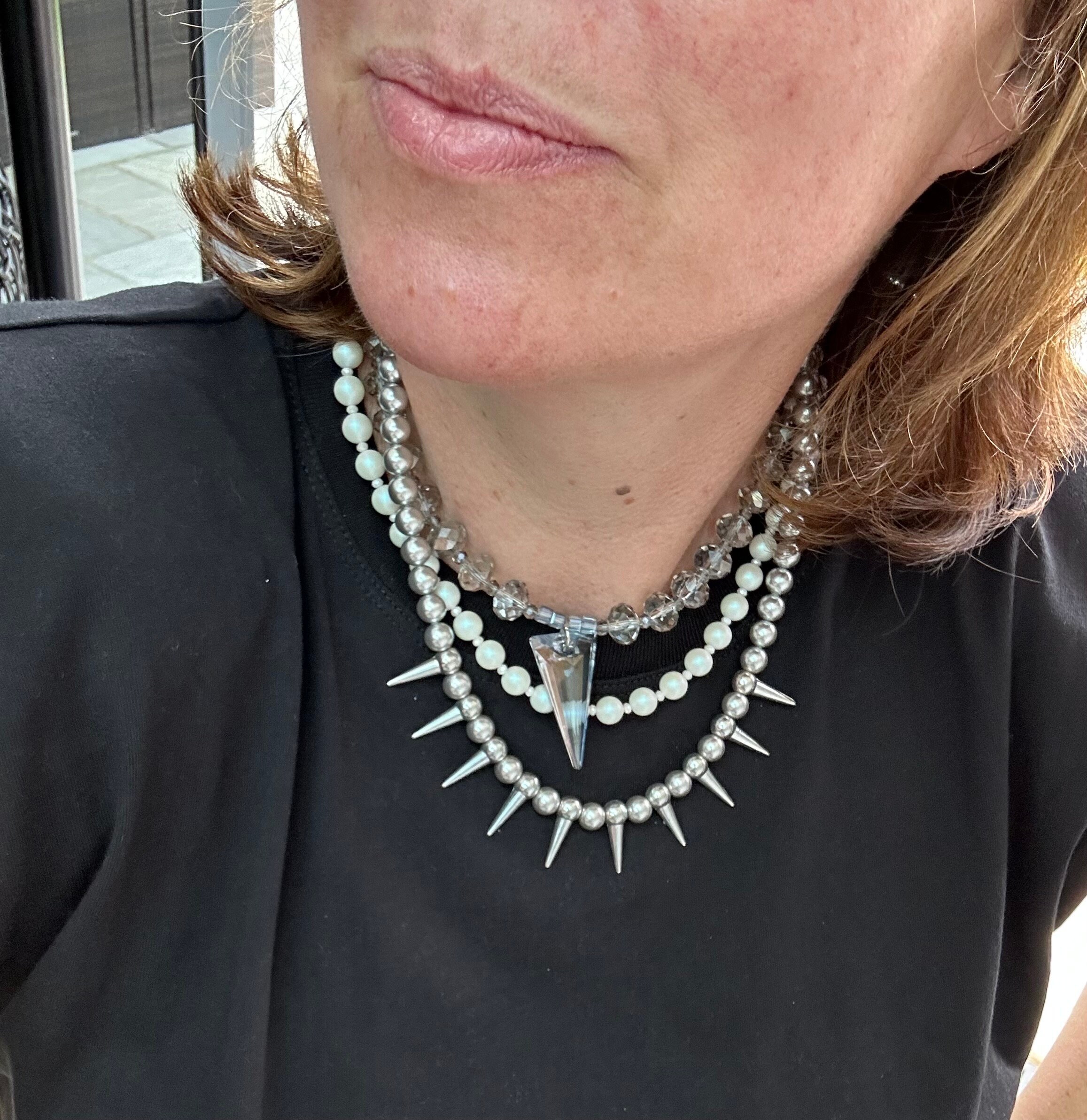 Grey pearl choker store