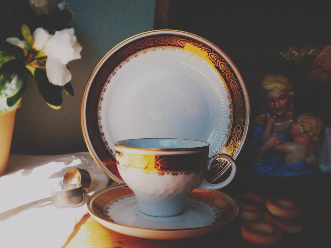 KAHLA Vintage Collection Cup Made of Porcelain Made in GDR DDR White Gold Pattern Decor Coffee ...