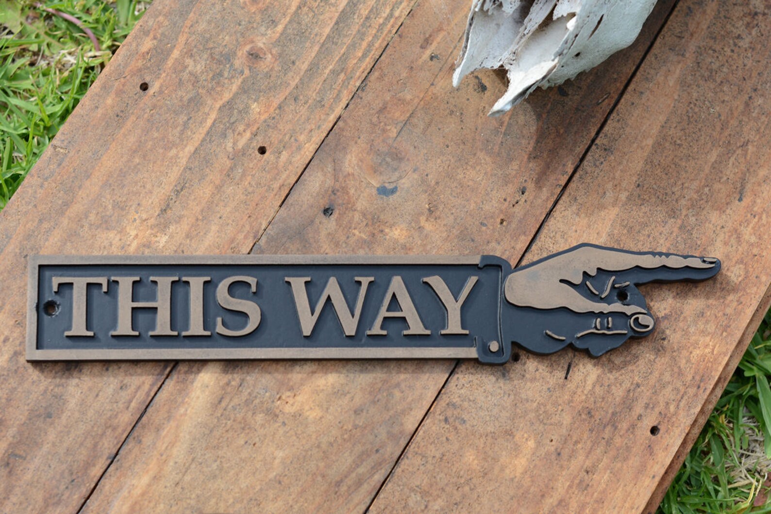 THIS WAY Right Hand Pointing Direction Door Sign, Vintage Look, Old ...