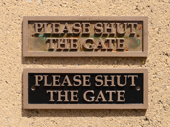 PLEASE SHUT the GATE Sign. Old Style Bronze Resin Sign or | Etsy