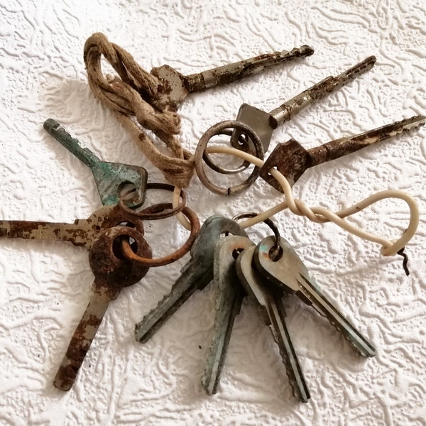Old Rusty Keys - Etsy