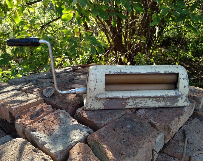 Washing Machine Wringer Old Mid Century Mechanical Hand Crank Wringing ...