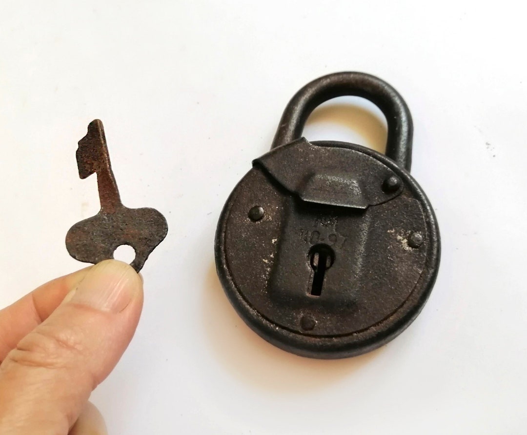 Vintage Padlock With Key Working Metal Salvage Old Rustic Finds Supply ...