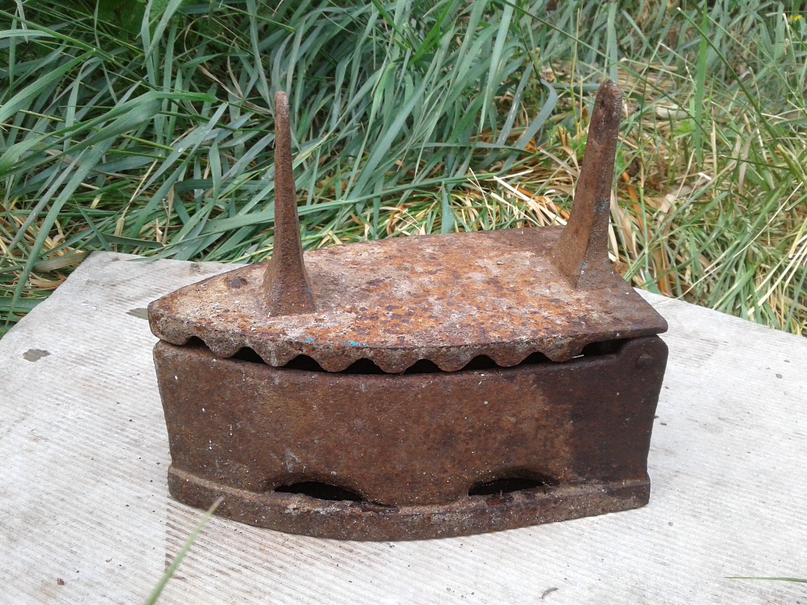 Antique Coal Iron Primitive Charcoal Flat Iron Rusty Metal Finds ...