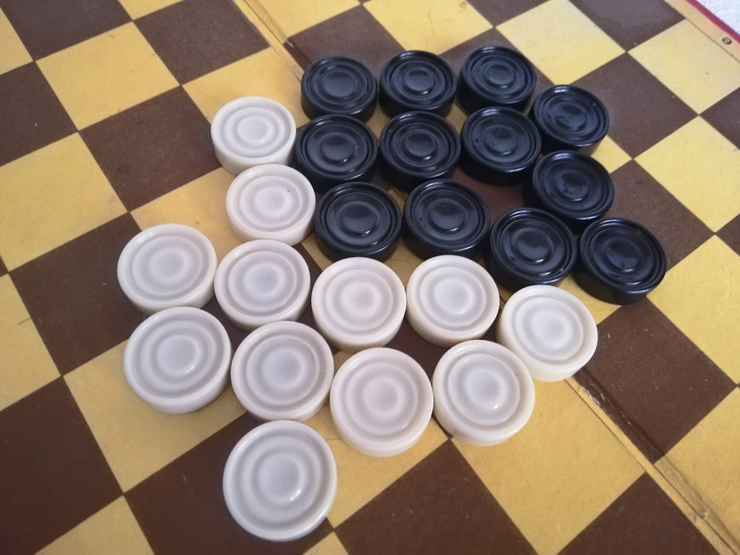 Vintage Checkers Game With Cardboard Board Draughts Plastic Pieces ...