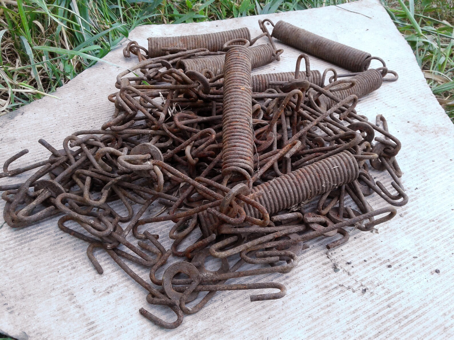 Antique Rusty Metal Bed Tension Springs Connectors Salvage Iron Craft ...