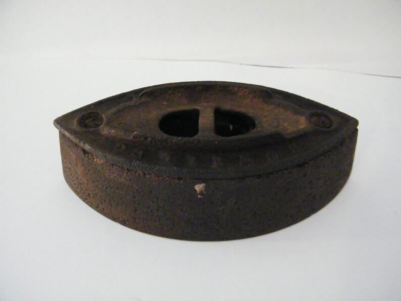Antique Sad Iron by Howell Co Geneva, Ill, 1800s Cast Iron Sad Iron ...