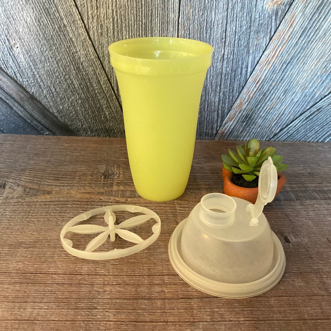 Vintage Tupperware Drink Shaker Storage Container Plastic Tupper Ware ...