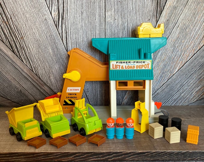 Vintage Fisher Price Lift and Load Depot 99% COMPLETE {play Family 942 ...