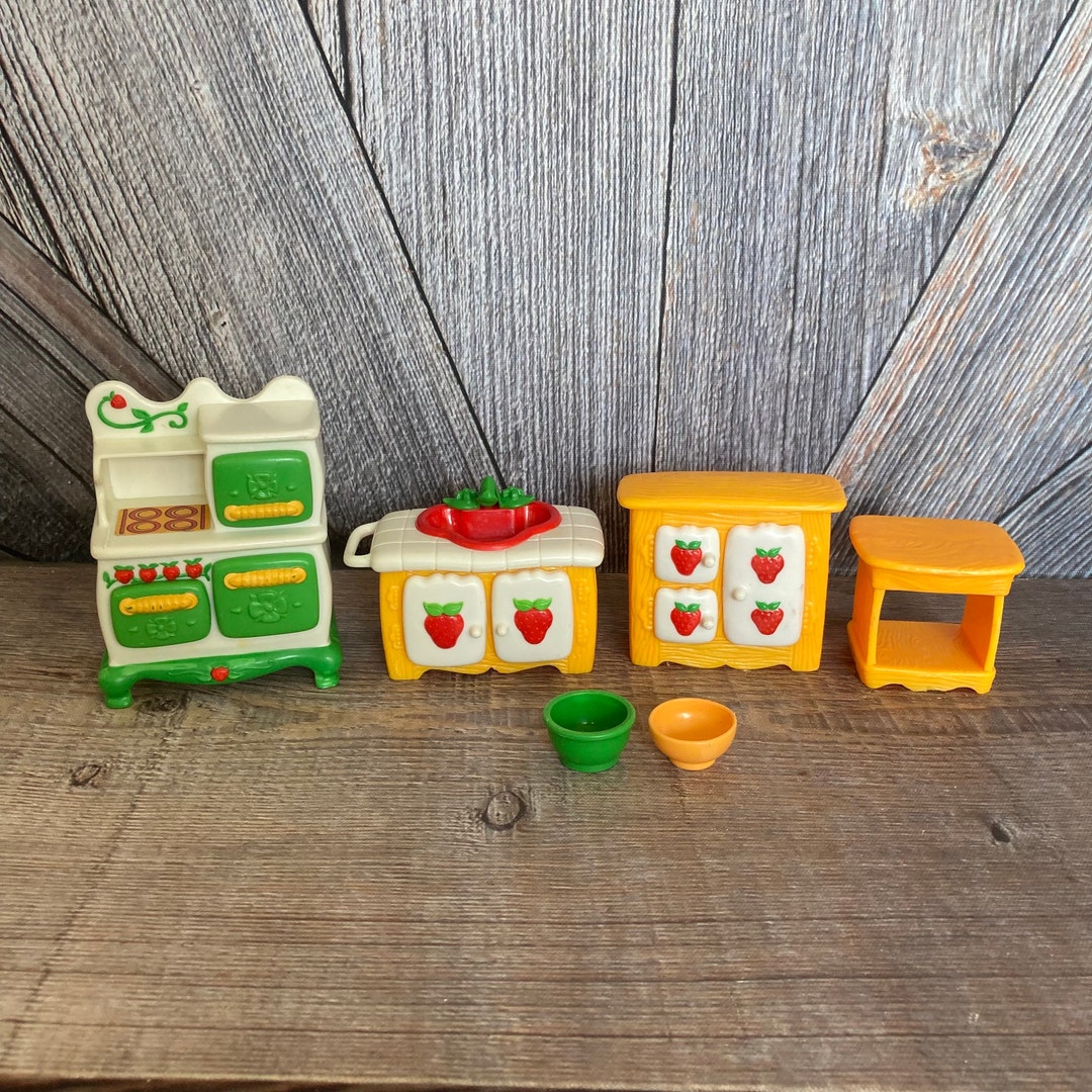 Vintage Strawberry Shortcake Berry Happy Home Berry Cozy Kitchen Room ...