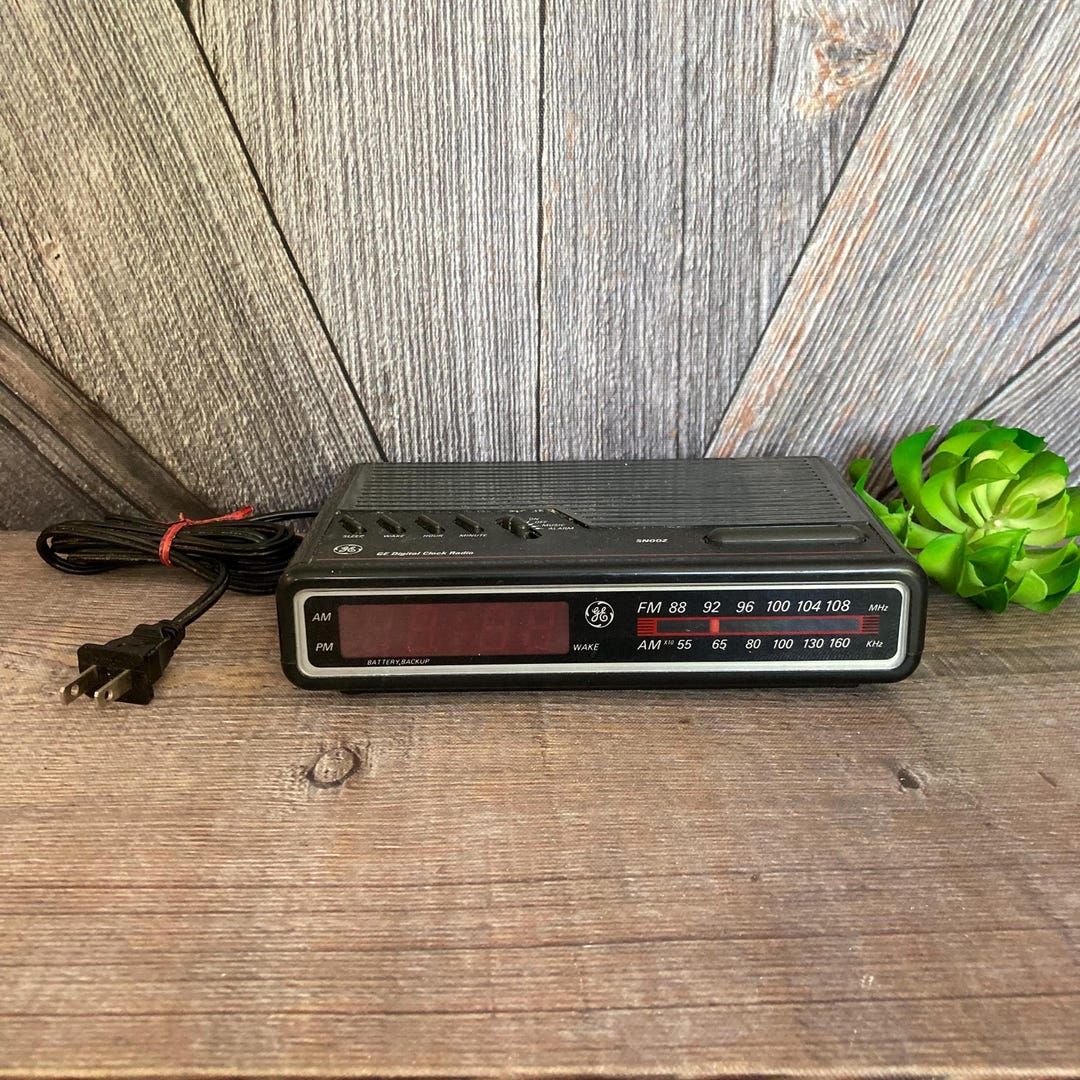 Vintage General Electric Clock Radio, Digital Alarm Clock Radio 7-4612 ...