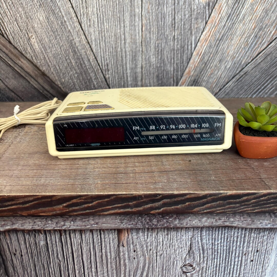 Vintage Magnavox Clock Radio, Digital Alarm Clock Radio AJ 3180 Retro ...