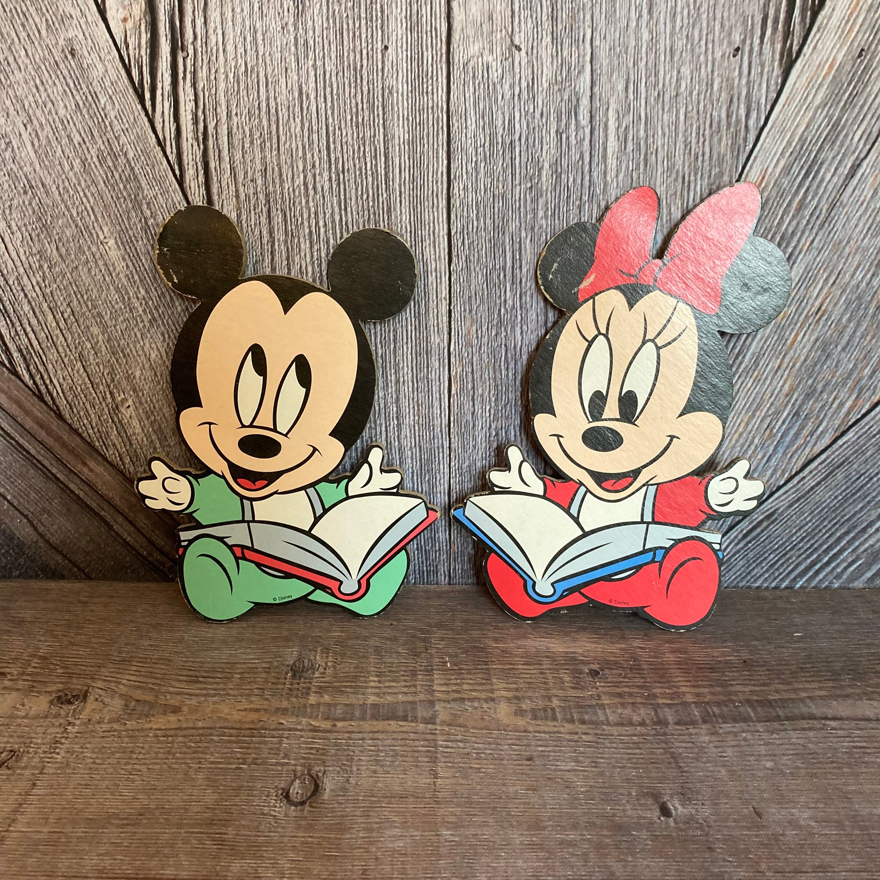 Minnie Mouse Reading