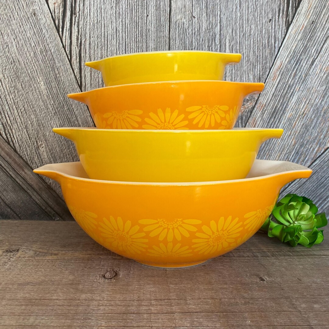 4 Pyrex Daisy Cinderella Bowls Nesting Bowls {complete Set Yellow Orange Floral Mixing ...