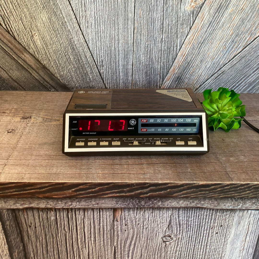 Vintage General Electric Clock Radio, Two Wake Times 7-4616B Retro Look ...