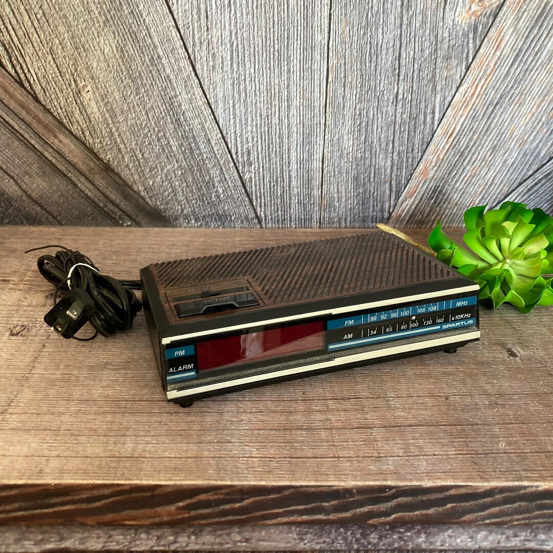 Vintage Spartus Clock Radio, 0105 Retro Look Wood Look Clock AM FM ...