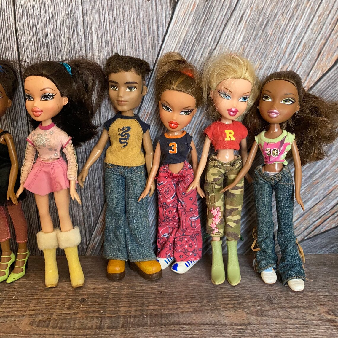 Vintage Bratz Lot With 10 Dolls, Clothes, Shoes, Accessories Bratz Doll ...