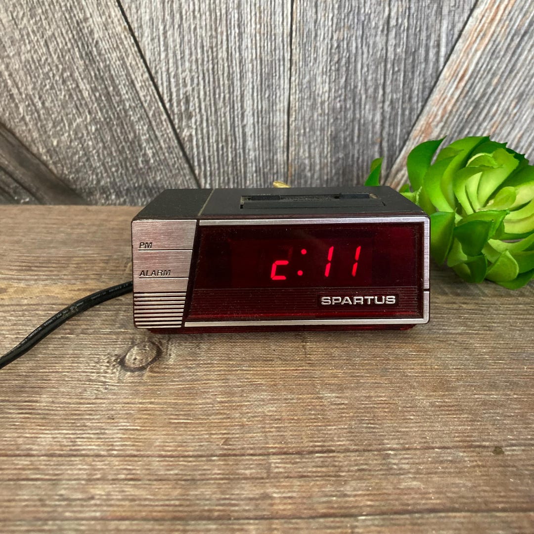 Vintage Spartus Alarm Clock, 1189 Small Retro Look Clock Electric ...