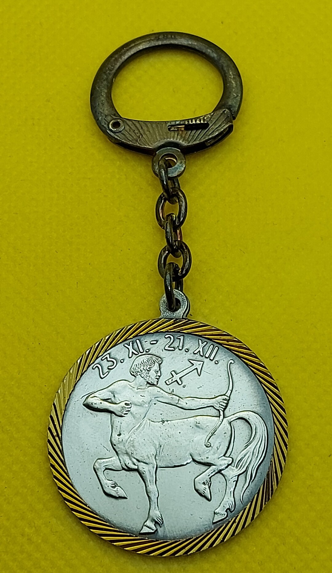 Schütze Sternzeichen Symbol, Horoskop Symbol, alte Vintage Metall ...