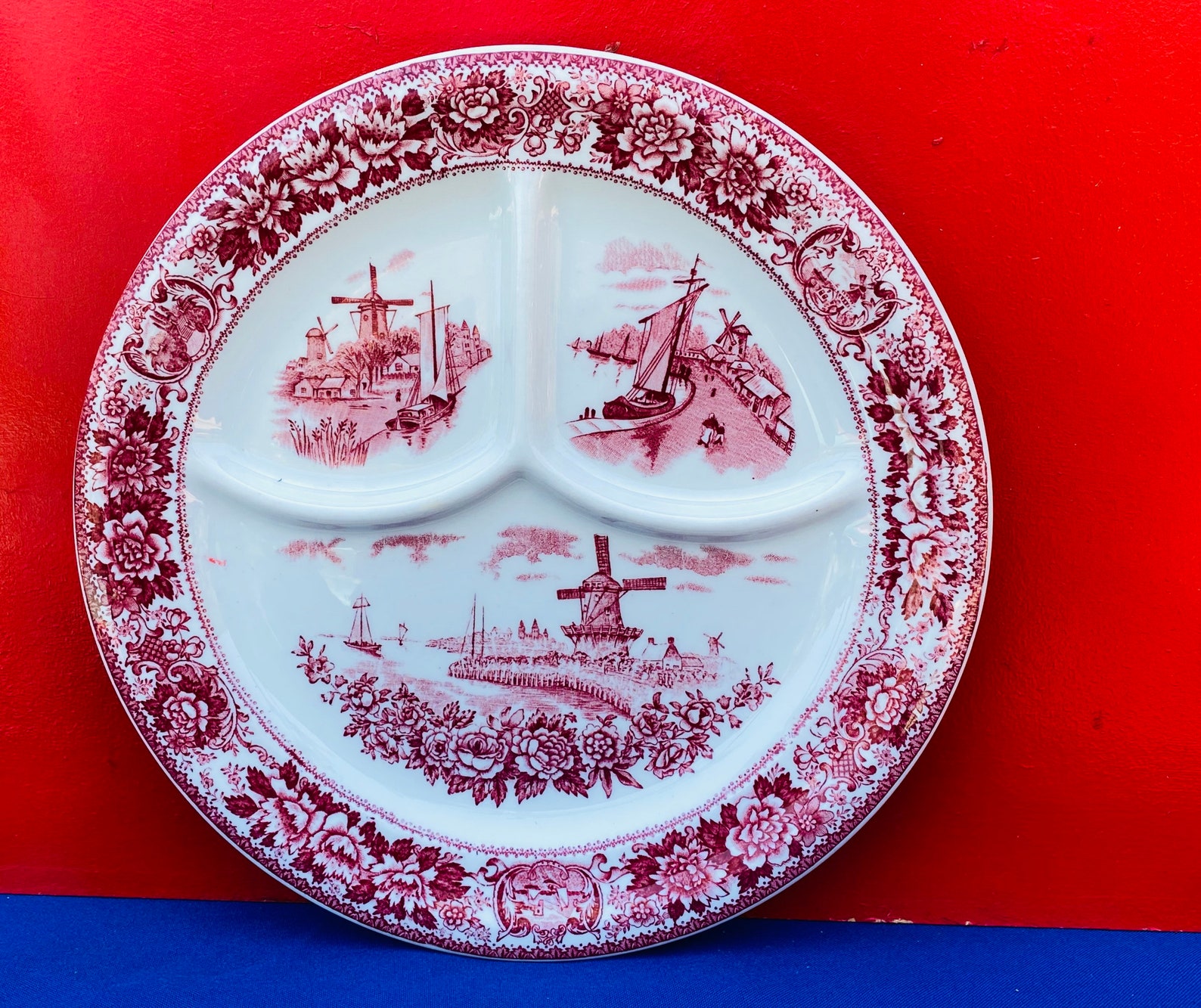 Albert Pick Co Liberty Red Divided Plateset 2 Platesdisplay | Etsy
