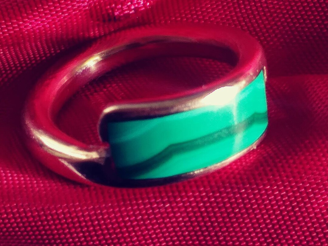 Transforming Bands of Shaded Green in Copper - Malachite Slab Inlayed ...