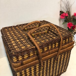 Vintage Range Rover. Vintage Picnic Basket .hey BOO BOO. How About a ...