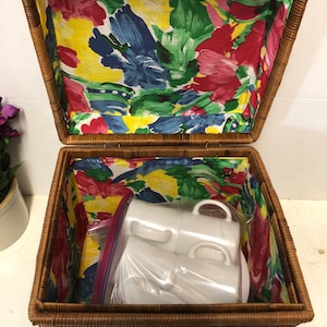 Vintage Range Rover. Vintage Picnic Basket .hey BOO BOO. How About a ...