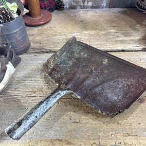 Vintage Farmhouse Metal Dust Pan, Straight From the Farm - Etsy