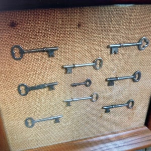Antique Victorian Skeleton Key Display, Door Knob Lock Keys - Etsy