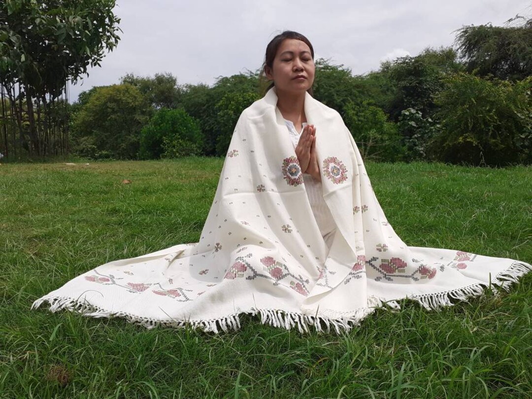 TARA Handwoven Embroidered White Pure Himalayan Sheep Wool Meditation ...