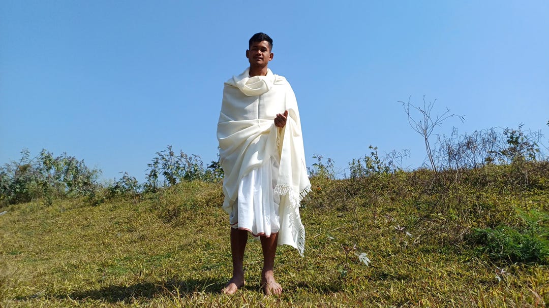 DEVA Large Handwoven White Pure Himalayan Sheep Wool Meditation Shawl ...