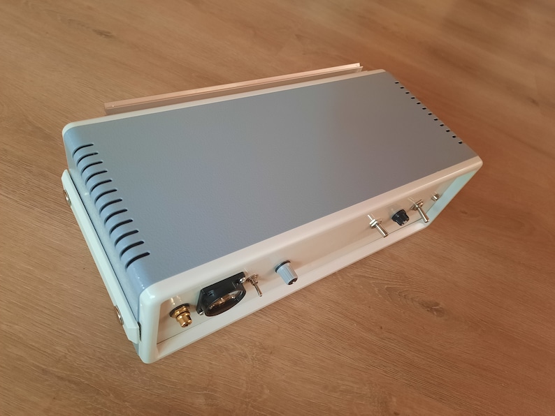 A 100W PEP Output Mosfet AM Broadcast Band Radio Transmitter With VFO ...