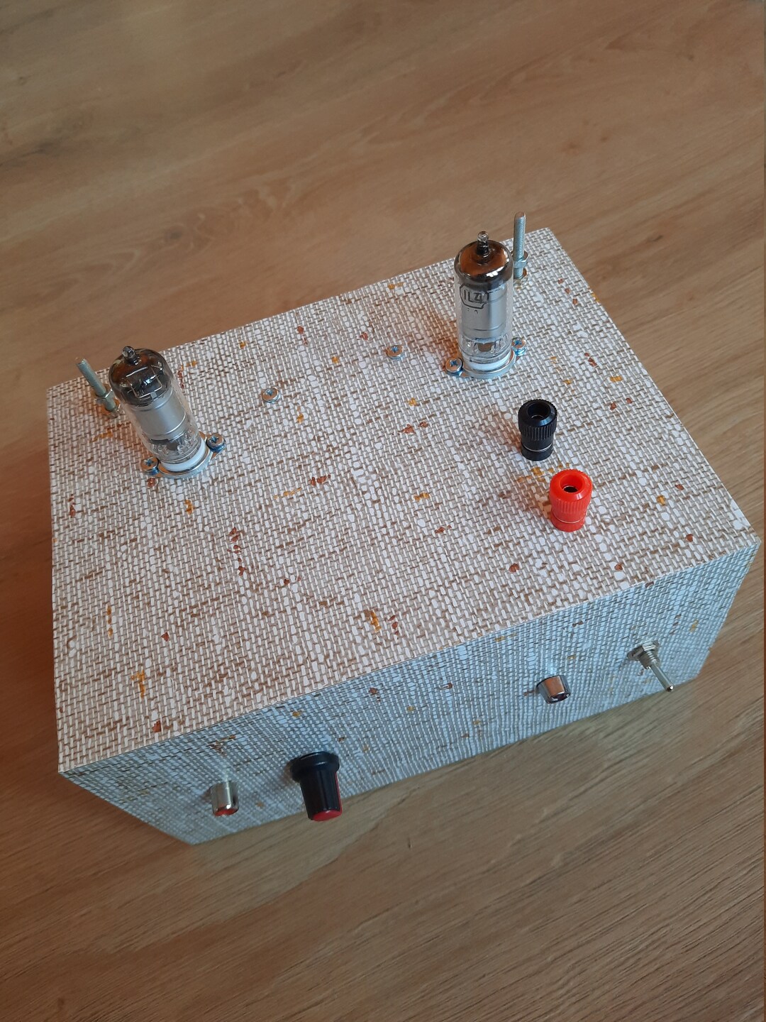 A 6J6 6AH6 Two Tube 1000 KHZ Crystal Controlled 1.5 Watts AM Radio ...