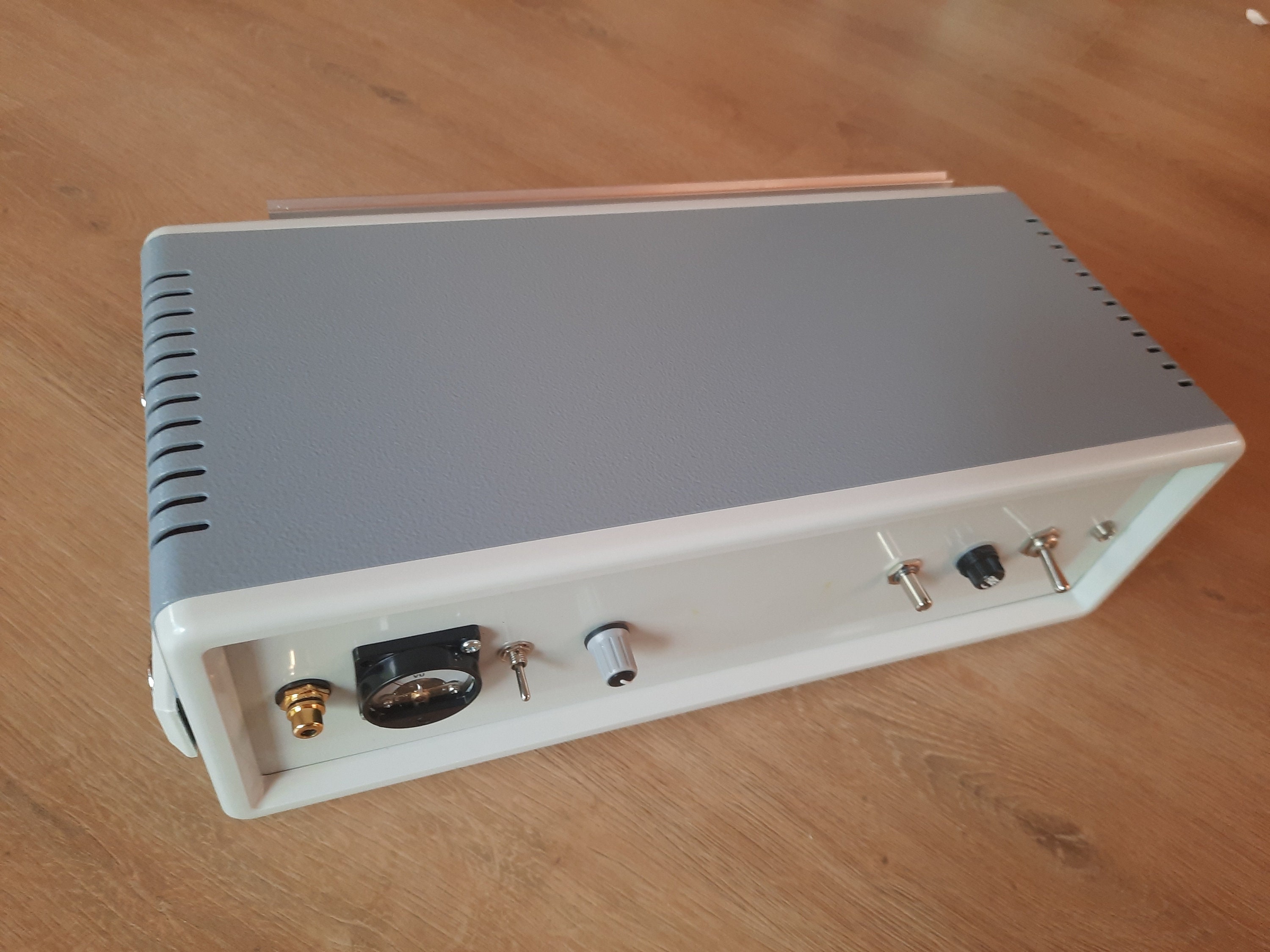 A 100W PEP Output Mosfet AM Broadcast Band Radio Transmitter With VFO ...