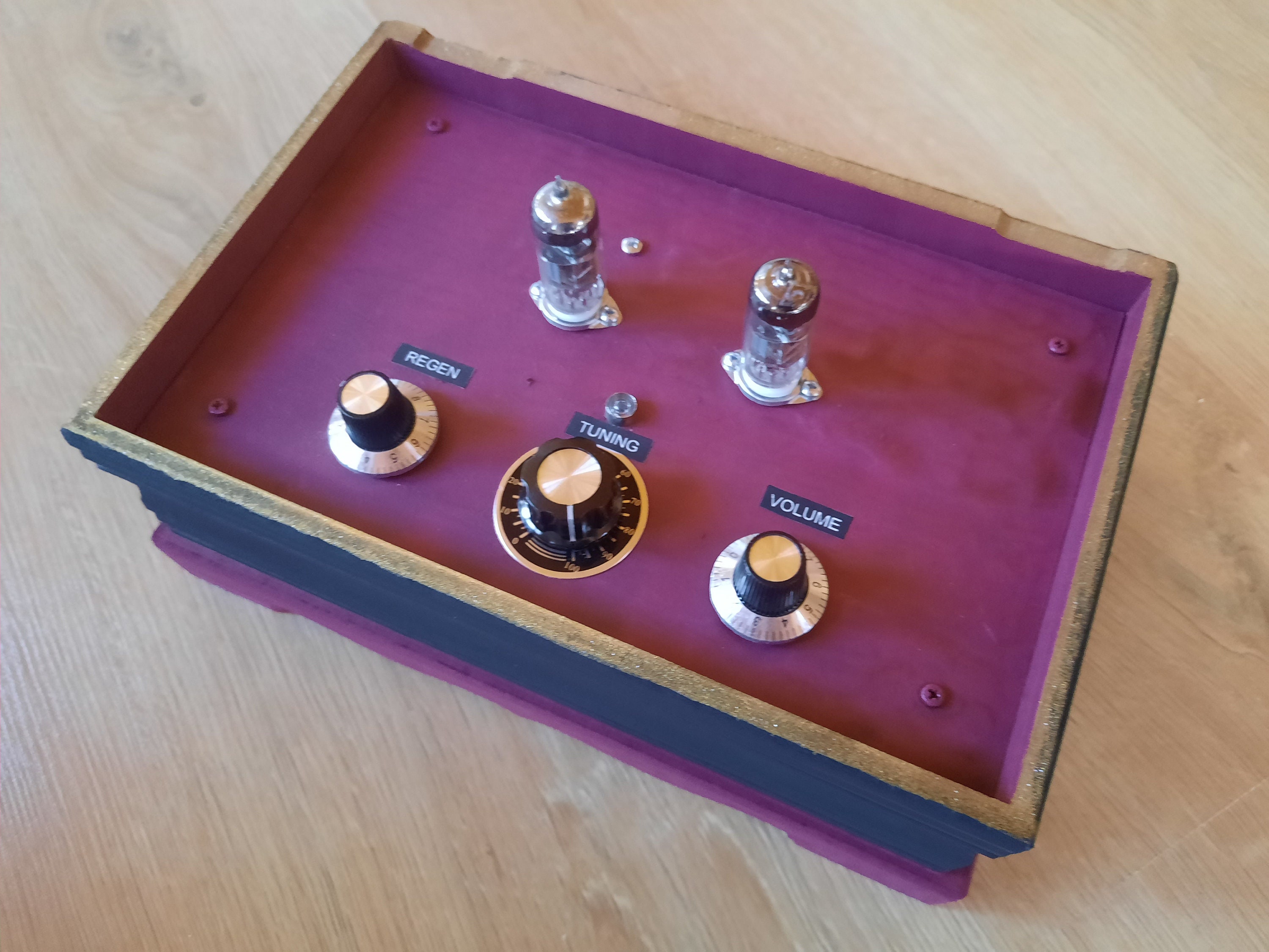 A Great Handmade Super High Performance 12 Volts Shortwave Regen Radio ...