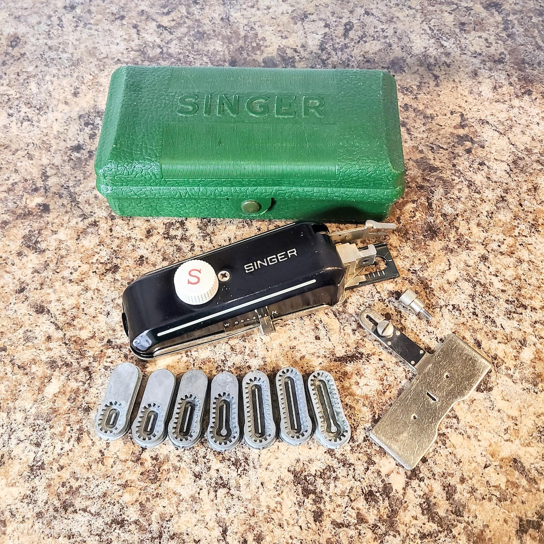 Vintage SINGER Buttonholer 160506, Complete Set With Green Box and 7 ...