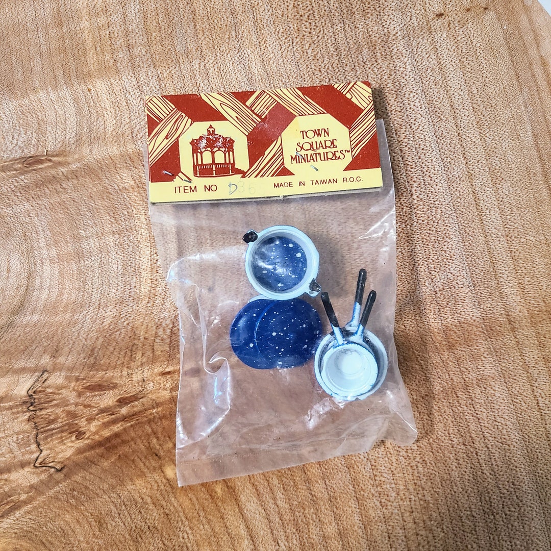 Vintage 'town Square Miniatures' Dollhouse 8-piece Blue Enamelware Pot ...